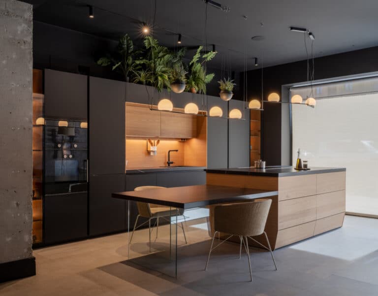 Combinaciones de cocina para inspirarte, negro y madera